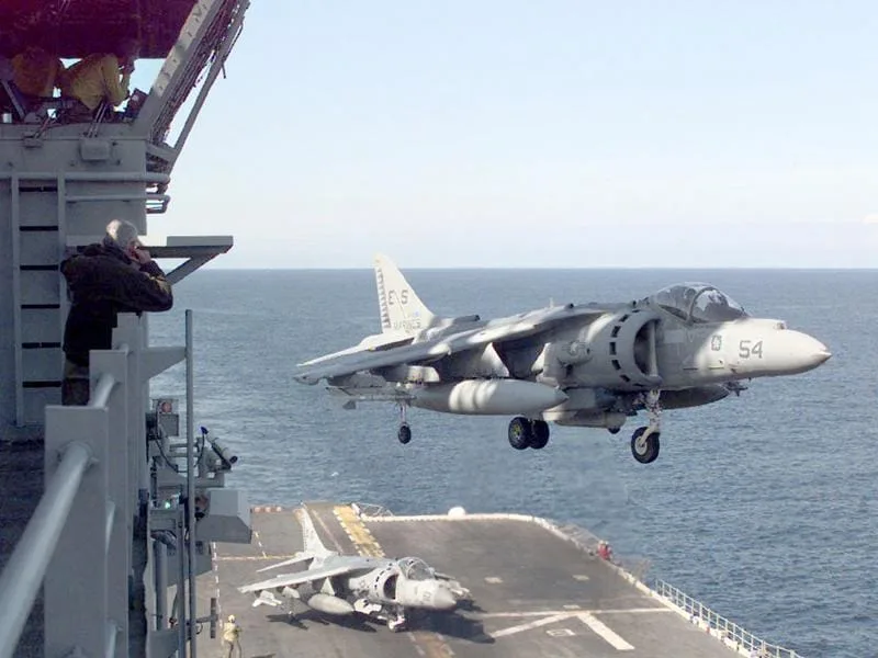 El AV-8B Harrier comienza a golpear al ISIS en Irak