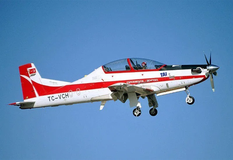 El Entrenador Hurkus de Turquía recibe su Certificado Tipo