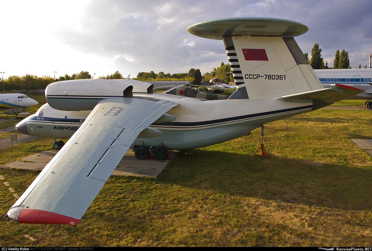 Los proyectos de AWACS embarcados soviéticos - el Antonov An-71/An-75 ...
