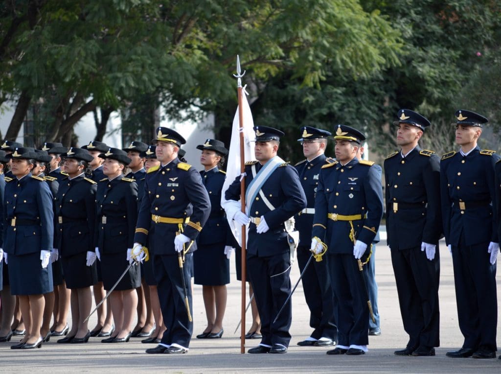 Aspirantes de 1er Año de la ESFA recibieron su uniforme.