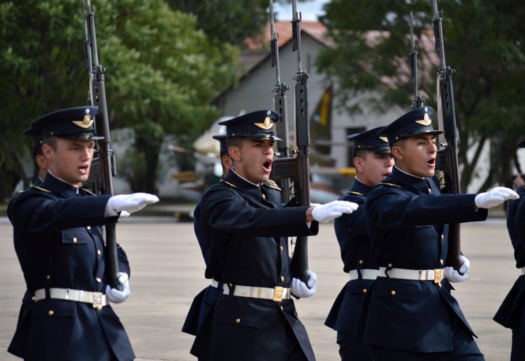 Aspirantes de 1er Año de la ESFA recibieron su uniforme.