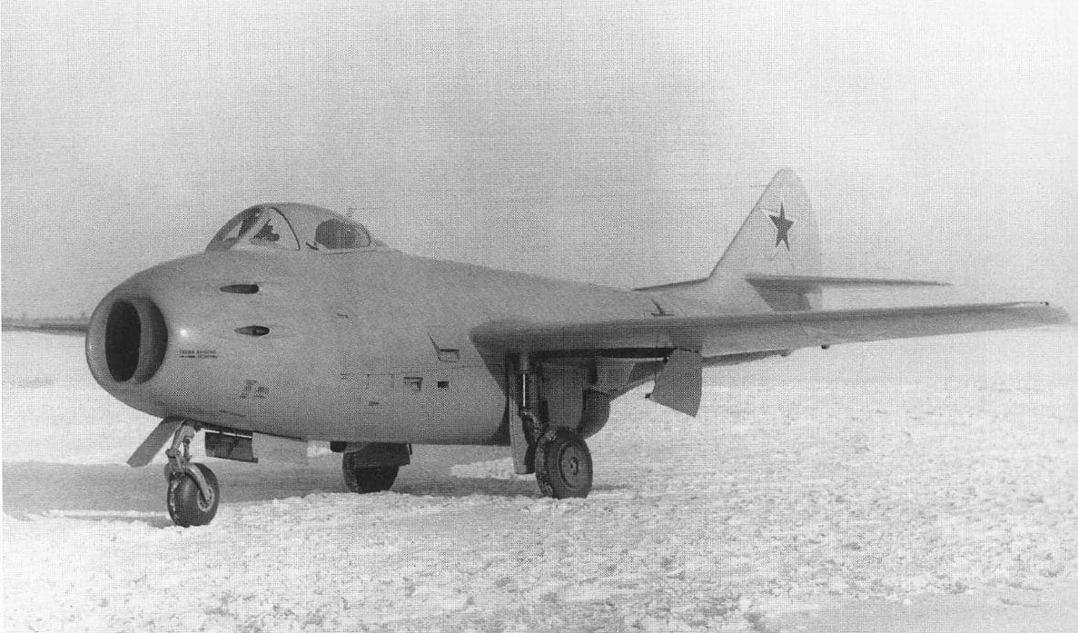 Cazas Olvidados - MIG-9 “Fargo”, el primer caza jet soviético
