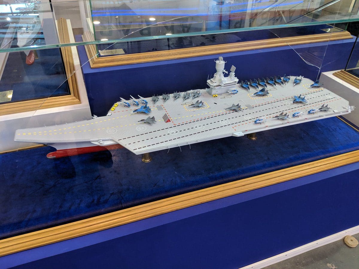 El nuevo portaaviones Proyecto 11430E de Rusia tiene un diseño de isla ...
