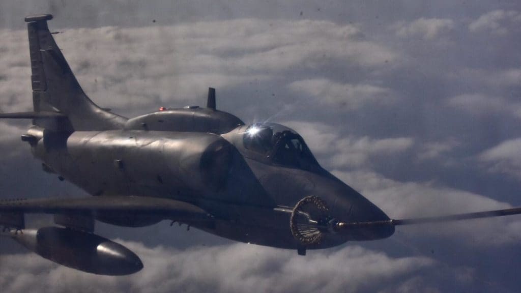 Gallery - In-flight refueling of the Argentinean A-4Ar Fightinghawks
