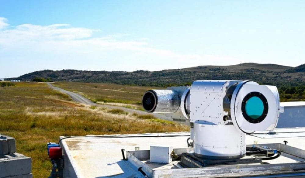 La Fuerza Aérea de EE.UU. prueba el arma láser ATHENA contra múltiples drones