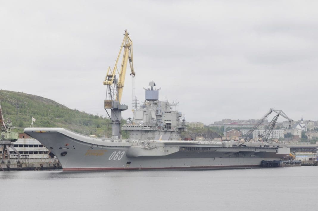 Putin echa un vistazo al "nuevo" portaaviones ruso