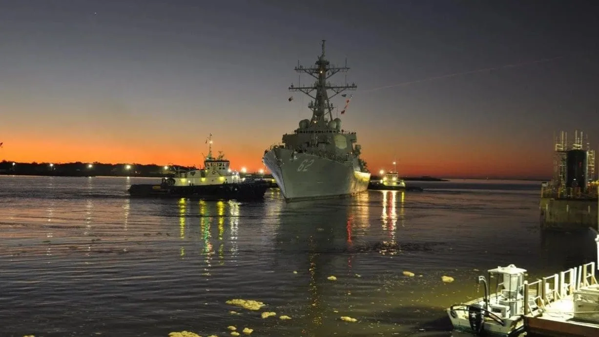 Tres años después de una colisión, el USS Fitzgerald regresa al mar