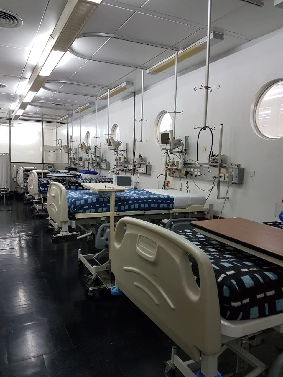 La Armada Argentina pone a disposición el Hospital Naval para asistir ...
