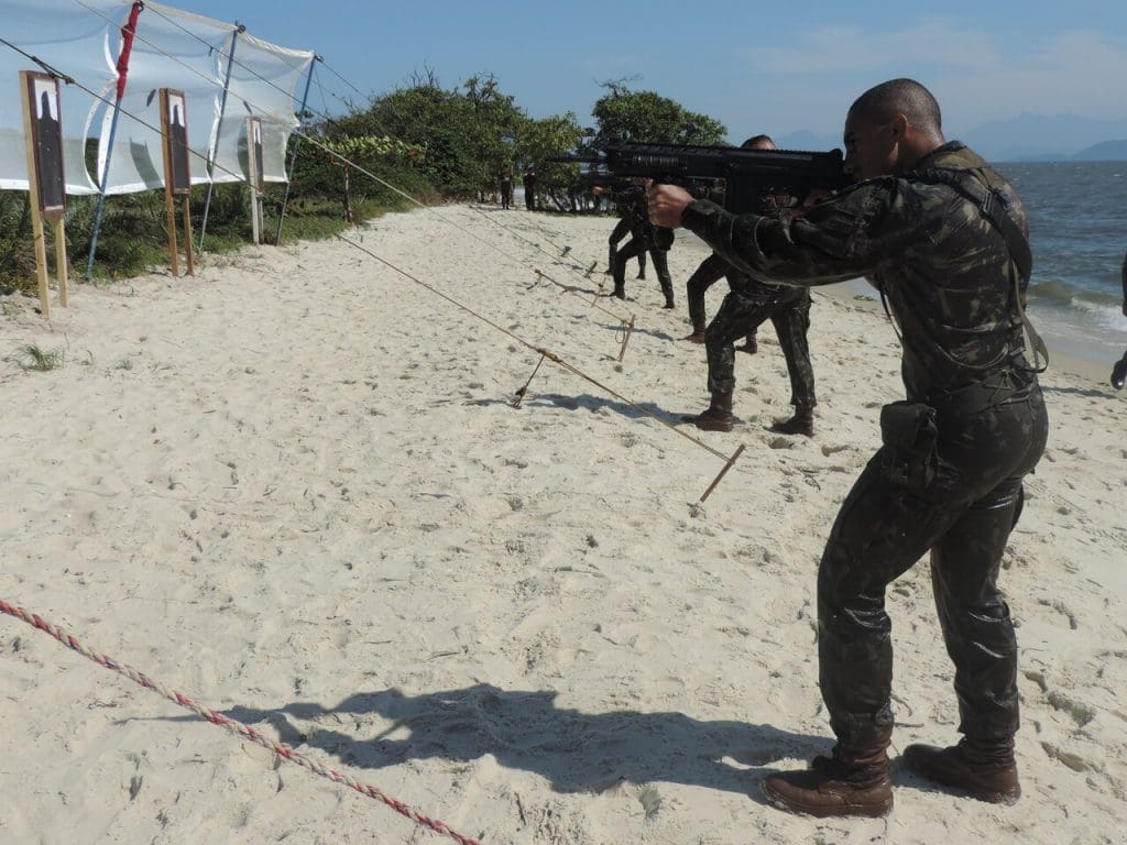 Ejército Brasileño evalúa el fusil de asalto Imbel IA2 7,62mm