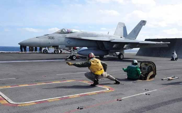 Vigésimo F / A-18 de la Marina de los EE.UU. extenderá su vida útil ...
