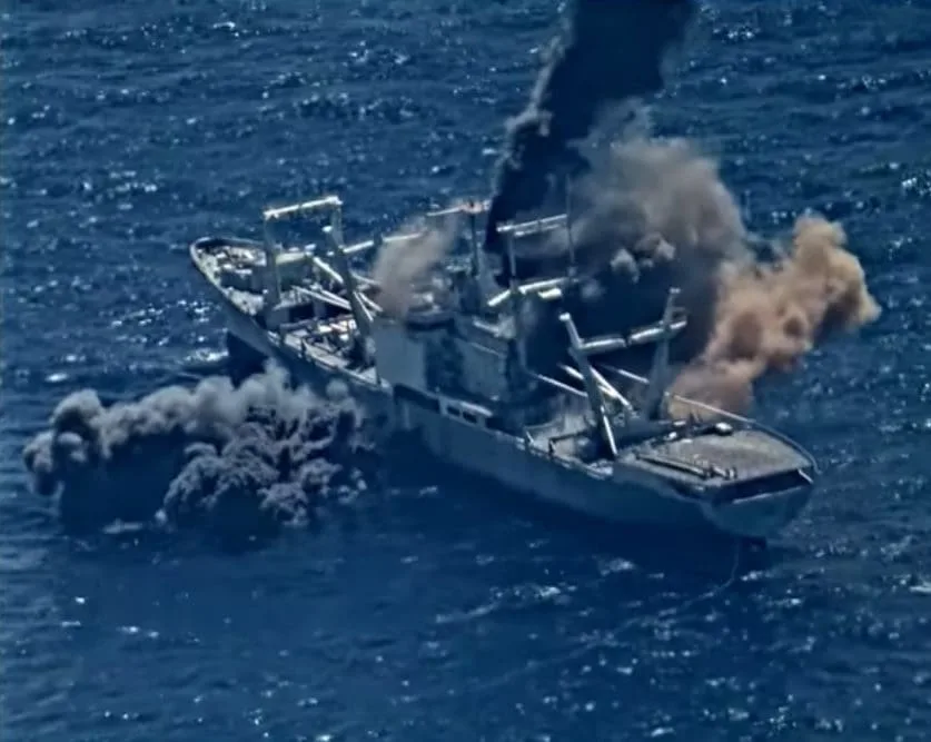 US Navy hunde al USS Durham durante el ejercicio naval RIMPAC 2020 (Vídeo)