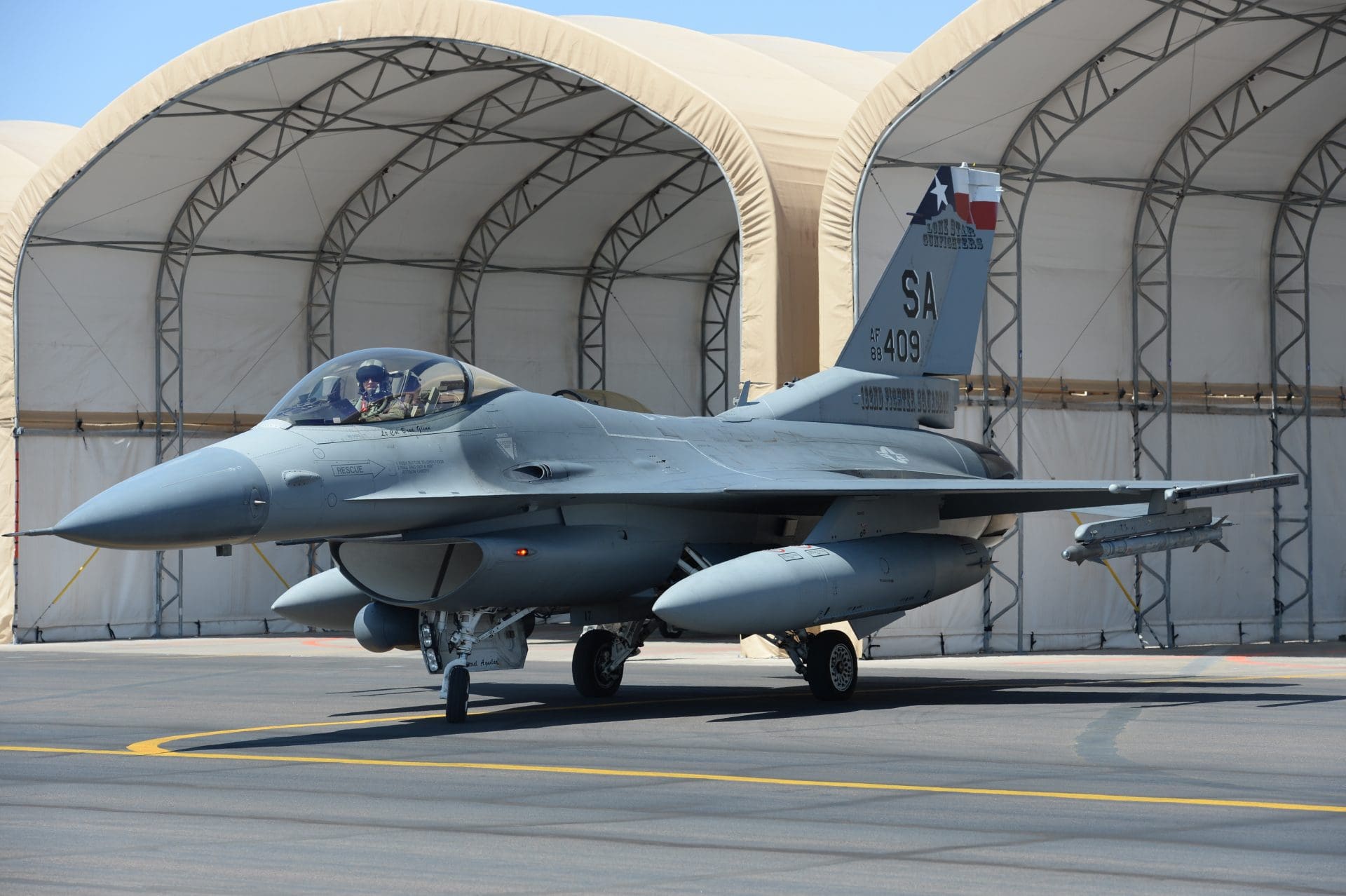 A la espera de su modernización, los cazas F-16 Block 50 de la Fuerza Aérea de Chile cumplen 19 ...