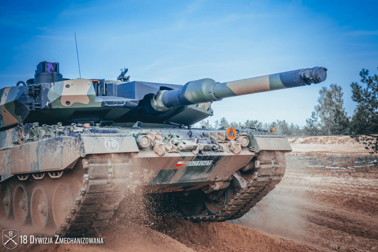 Galería - Los Leopard 2PL en el terreno.