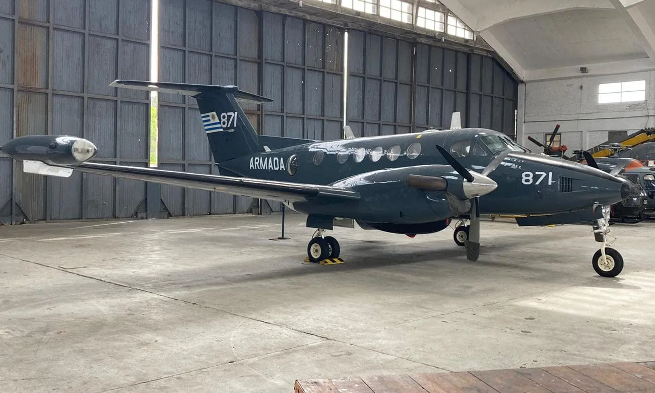La Armada Nacional de Uruguay recupera un Super King Air 200 y T-34 ...