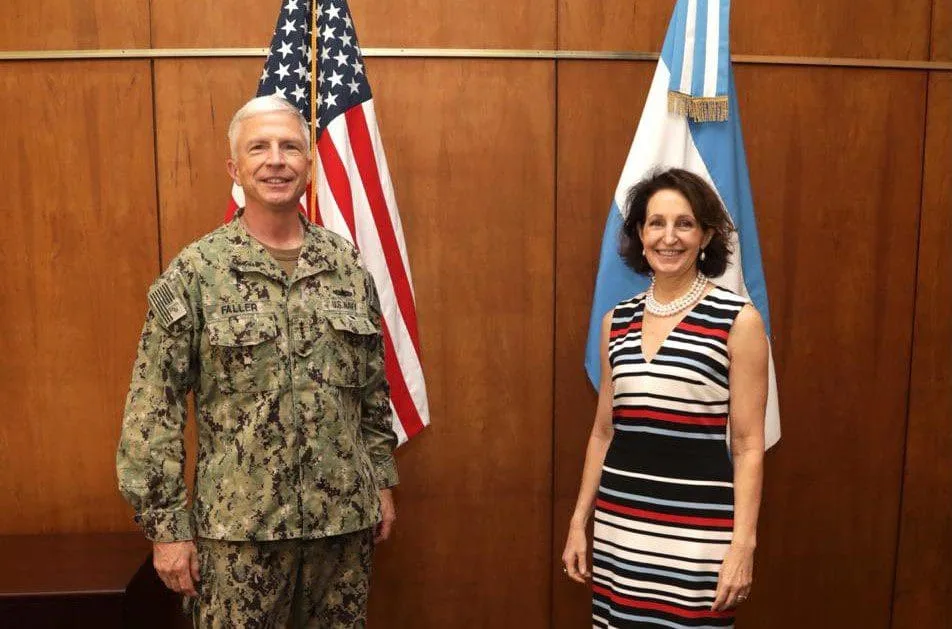 El Almirante Craig Faller arribó a la Argentina