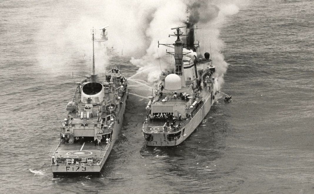 Galería - Ataque al destructor HMS Sheffield