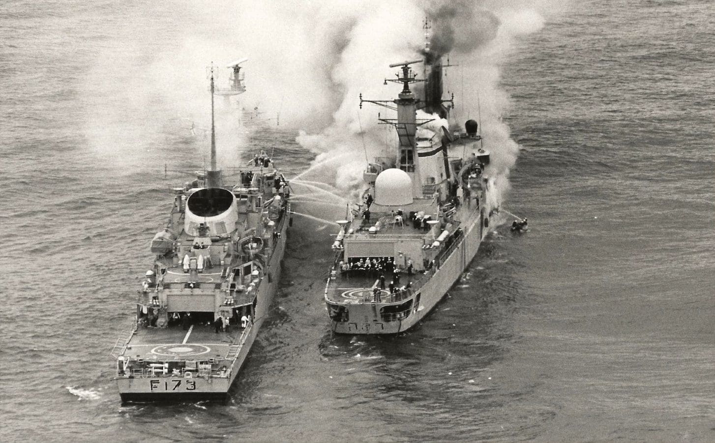 Galería - Ataque al destructor HMS Sheffield