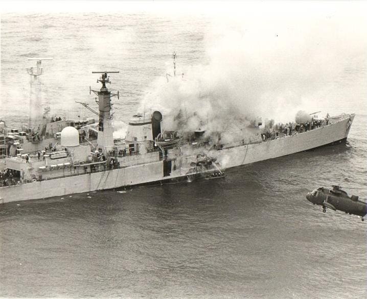 Galería - Ataque al destructor HMS Sheffield