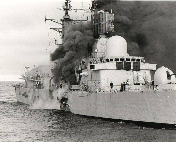 Galería - Ataque al destructor HMS Sheffield