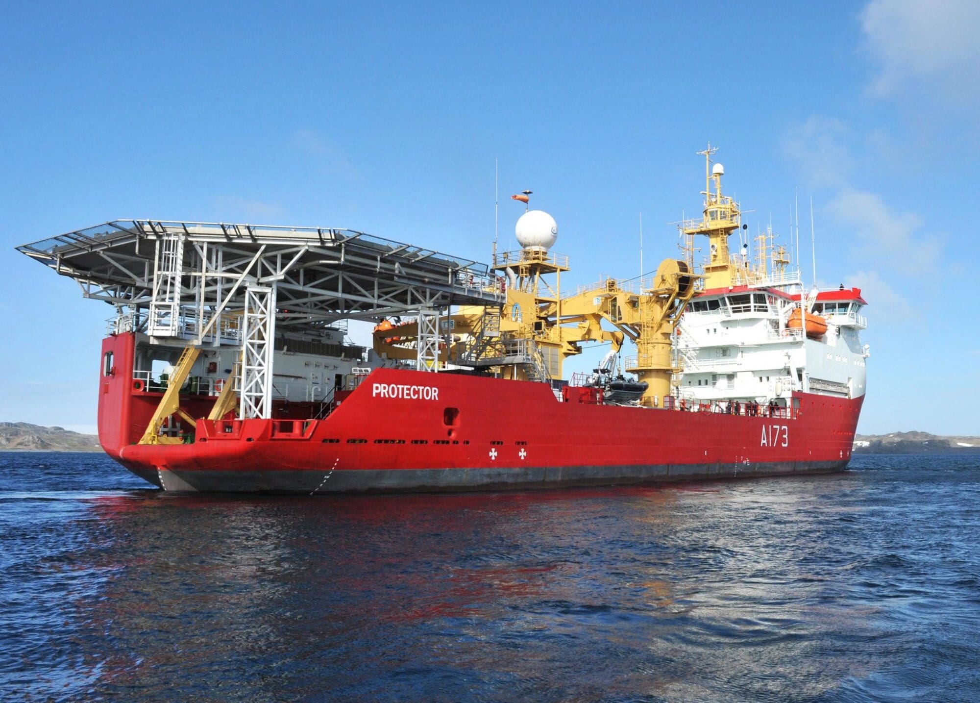 El HMS Protector de la Royal Navy se desplegará en la Antártida
