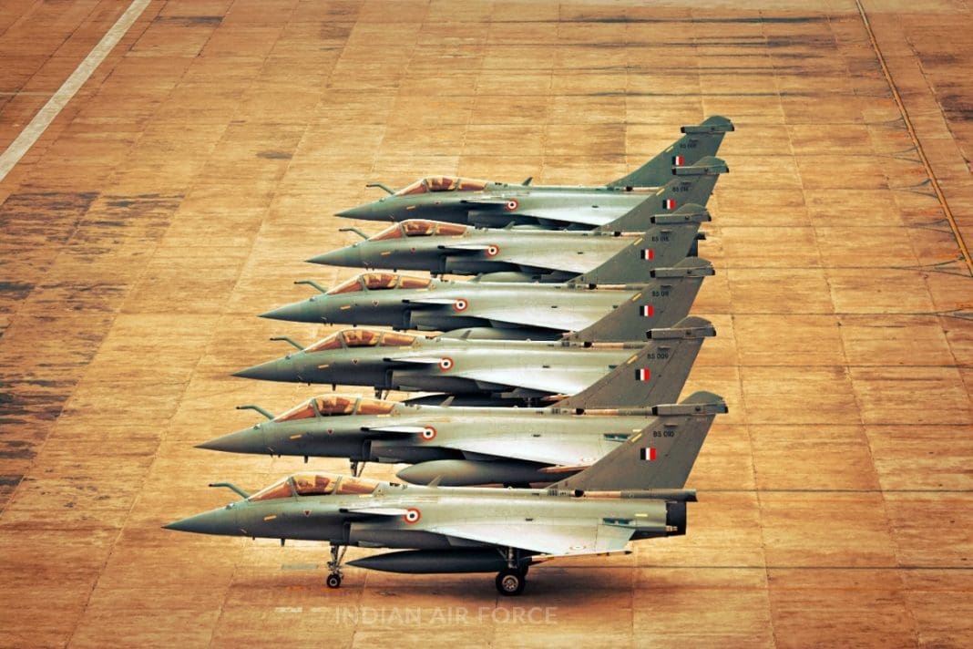 El Rafale asoma como futuro caza embarcado de la India