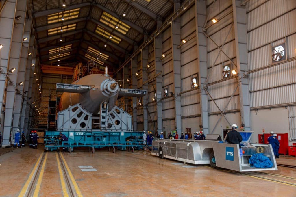 Comenzaron los trabajos de unión y soldadura del casco resistente del ...