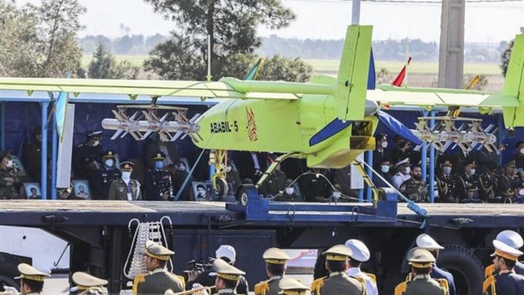 El Ejército Iraní presenta nuevos drones y sistemas de misiles