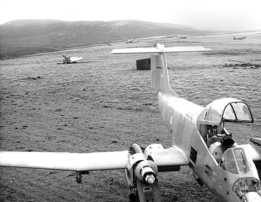 Malvinas 40 años - El SAS ataca la Base Aeronaval Calderón en la Isla ...
