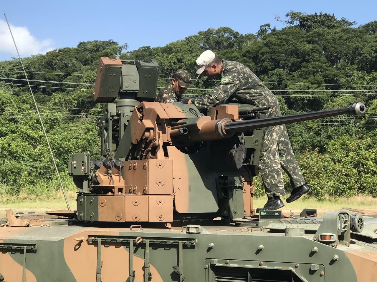 El Ejército Brasileño realiza nuevas pruebas de tiro con sus SARC UT-30BR