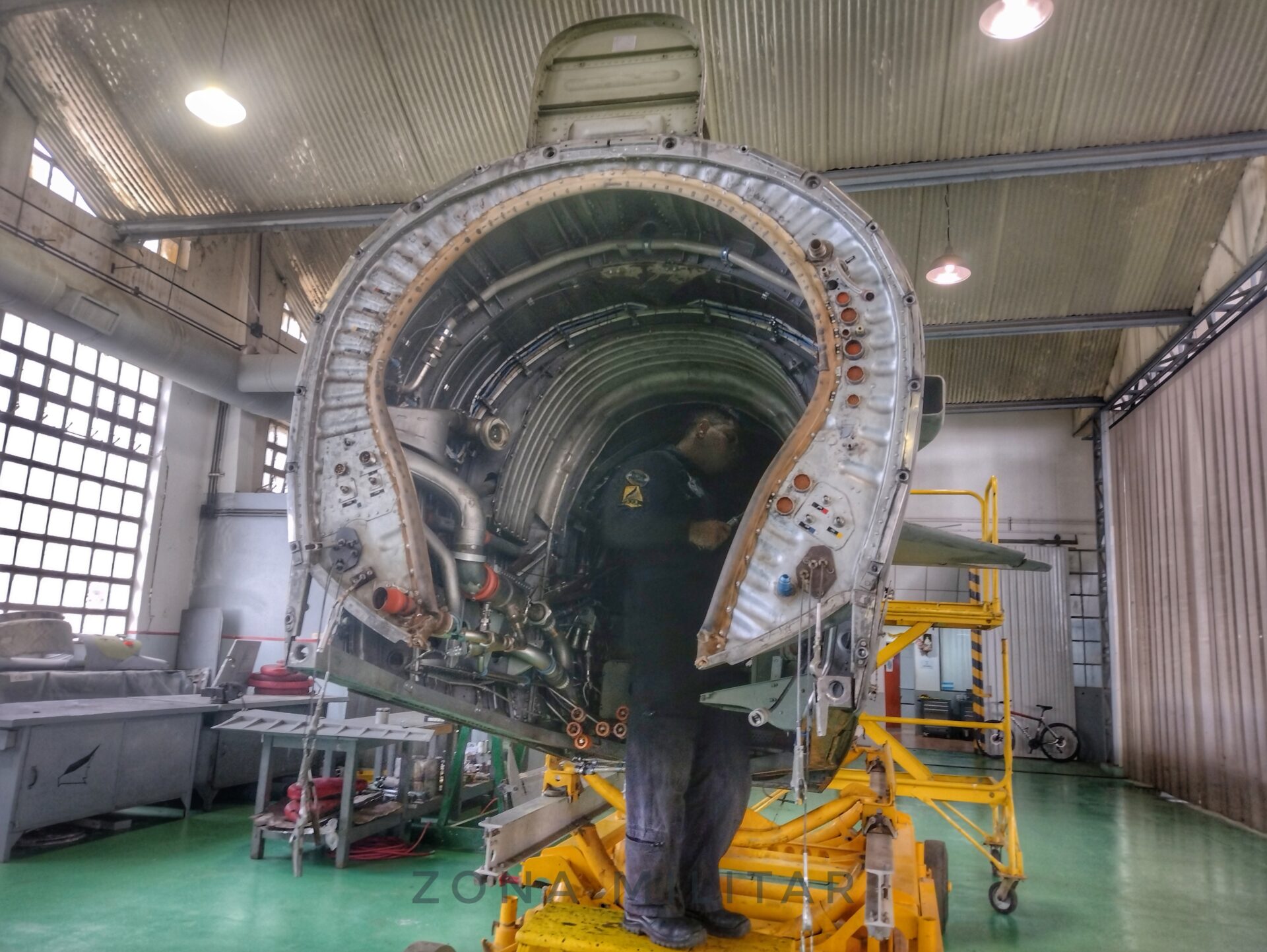Recuperando a los A-4AR Fightinghawk: visita a la V Brigada Aérea de la ...
