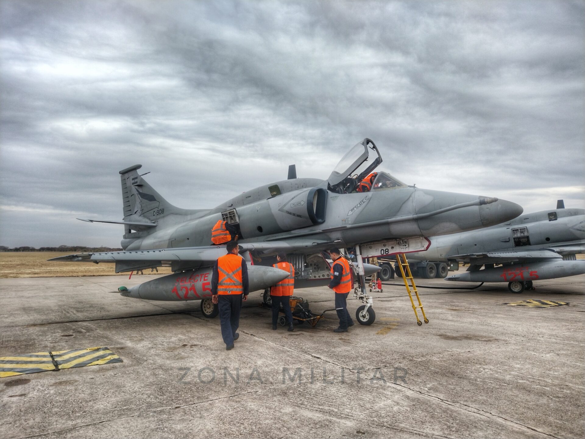 Recuperando a los A-4AR Fightinghawk: visita a la V Brigada Aérea de la ...