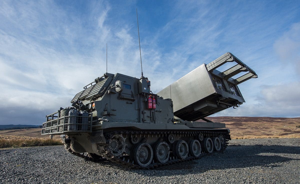 El Ejército de los Estados Unidos recibe el primer MLRS M270 ...