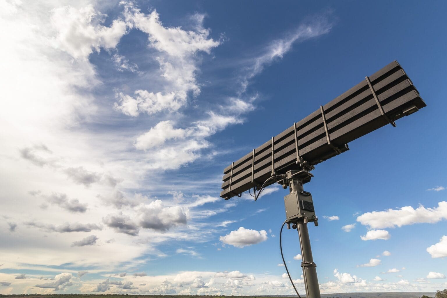 Embraer entrega al Ejercito Brasileño la nueva versión del radar M60 Saber