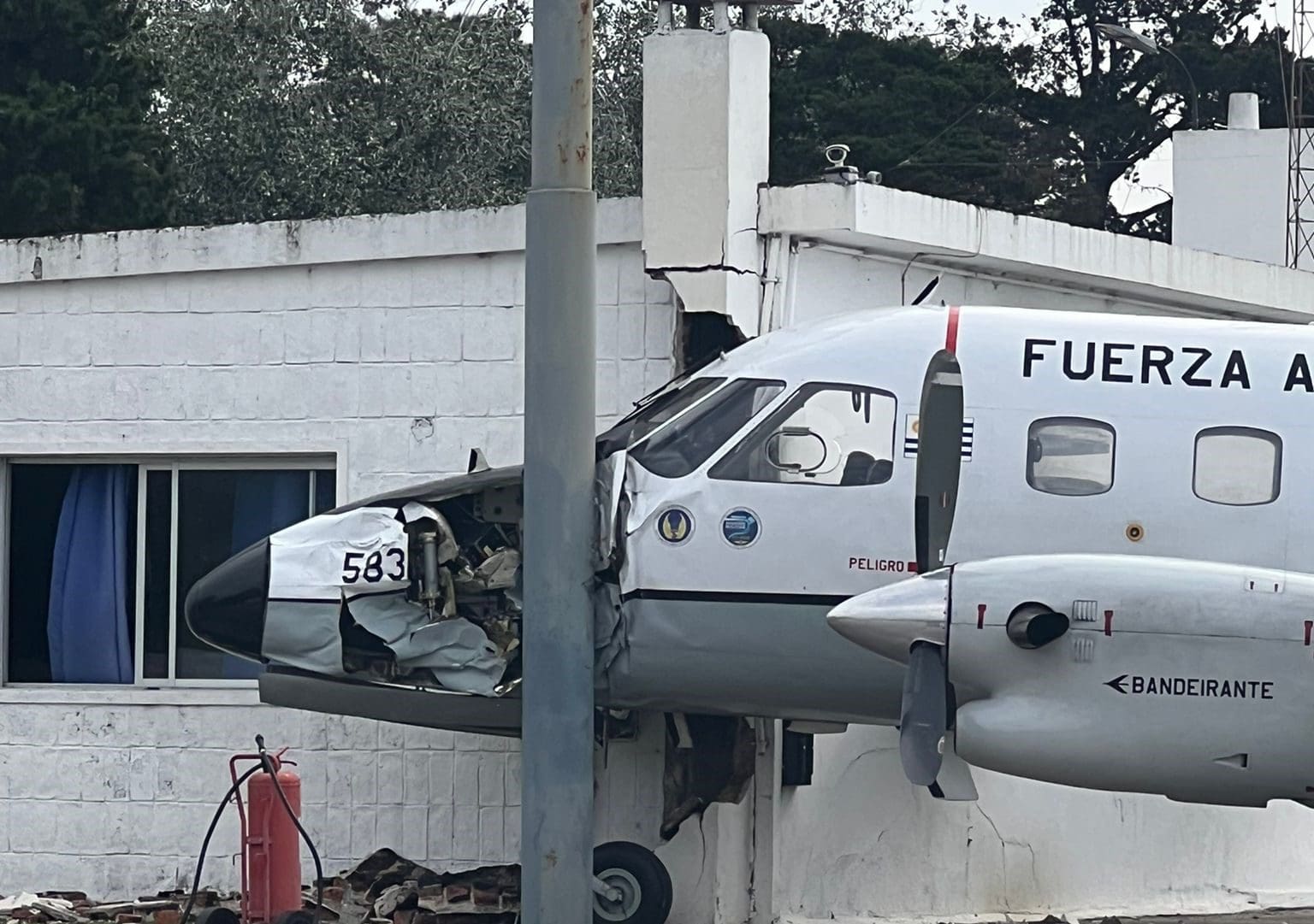 Una aeronave C-95 Bandeirante de la Fuerza Aérea Uruguaya sufre un ...