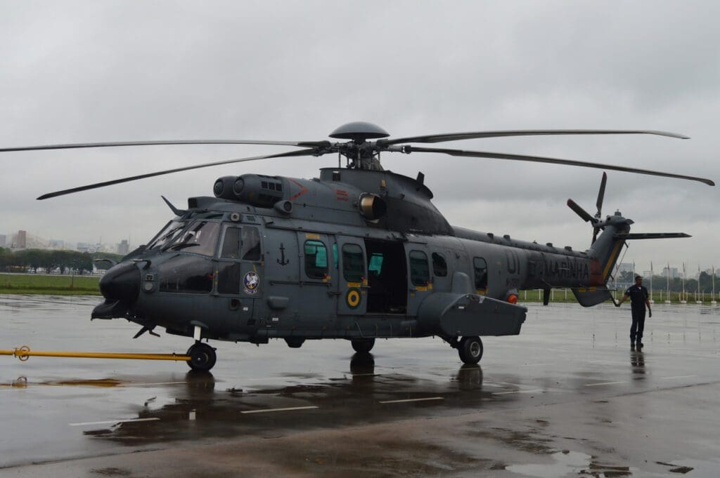 La Armada de Rumania compraría dos helicopteros Airbus H215M para sus fragatas Tipo 22