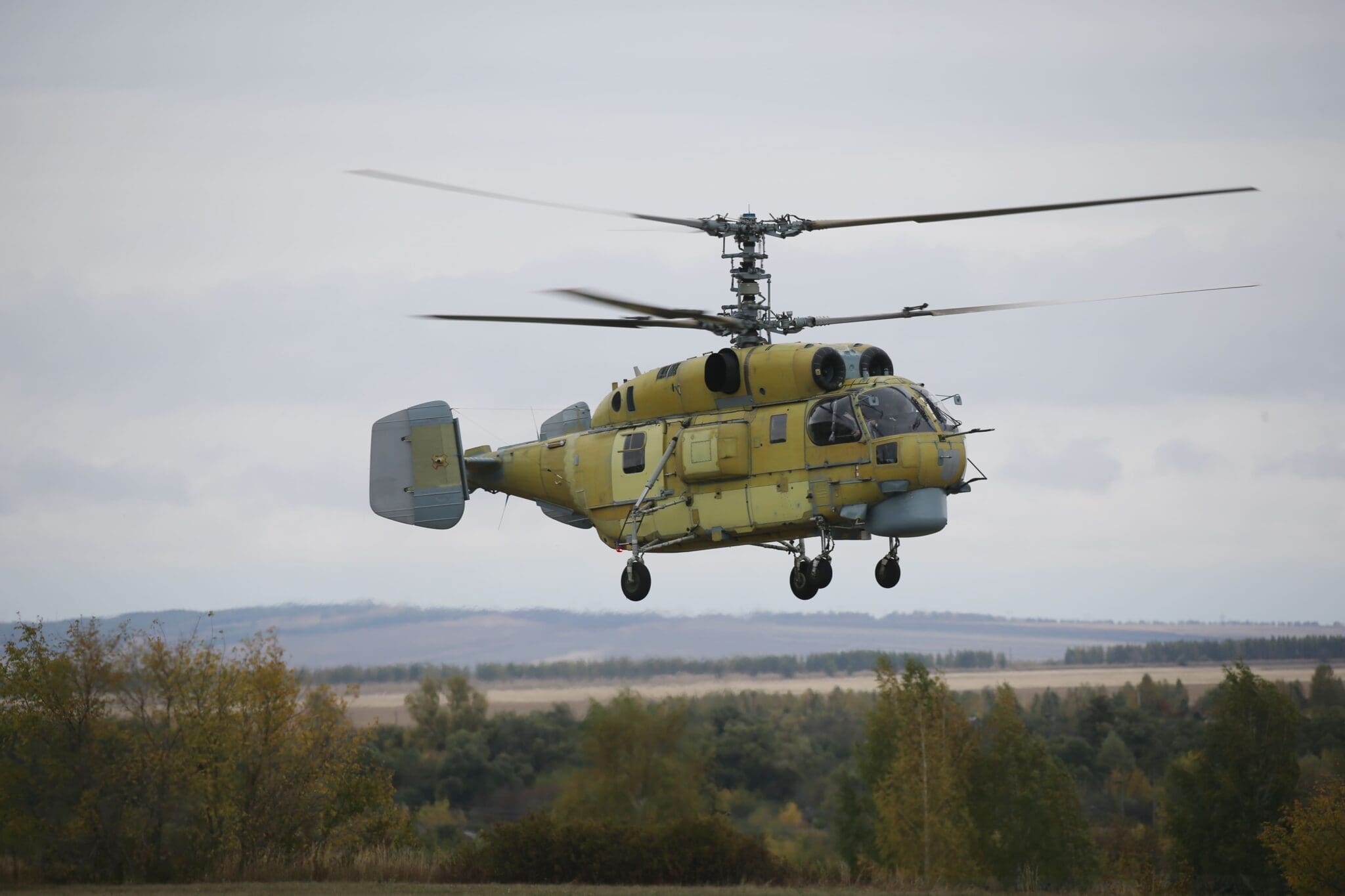 Primer vuelo de prueba del helicóptero ruso Ka-32A11BC equipado con ...