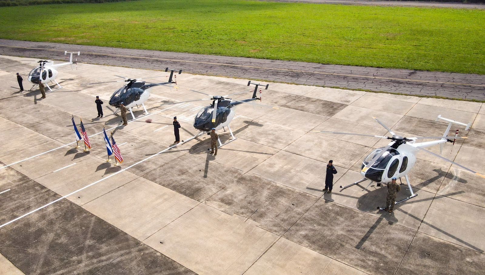 Estados Unidos donó cuatro helicópteros MD530F a El Salvador