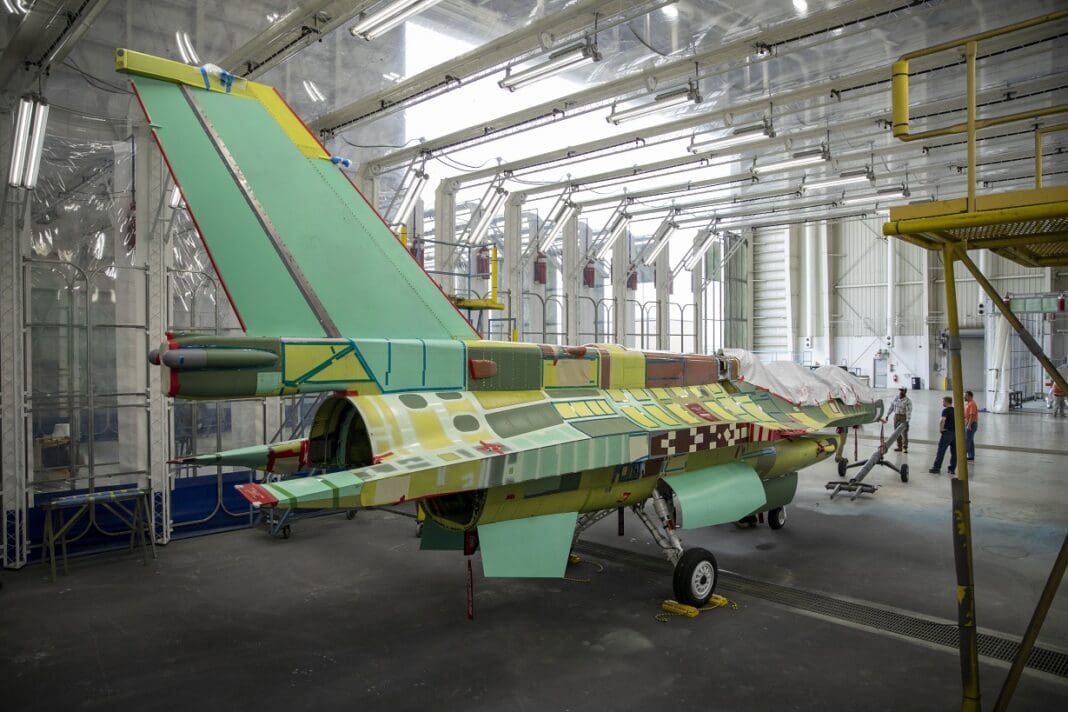 El primer Lockheed Martin F-16 Block 70 aparece en escena