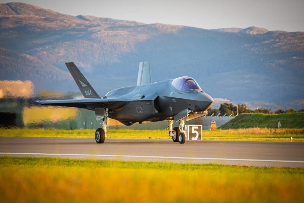 Noruega compra misiles AMRAAM para sus F-35A