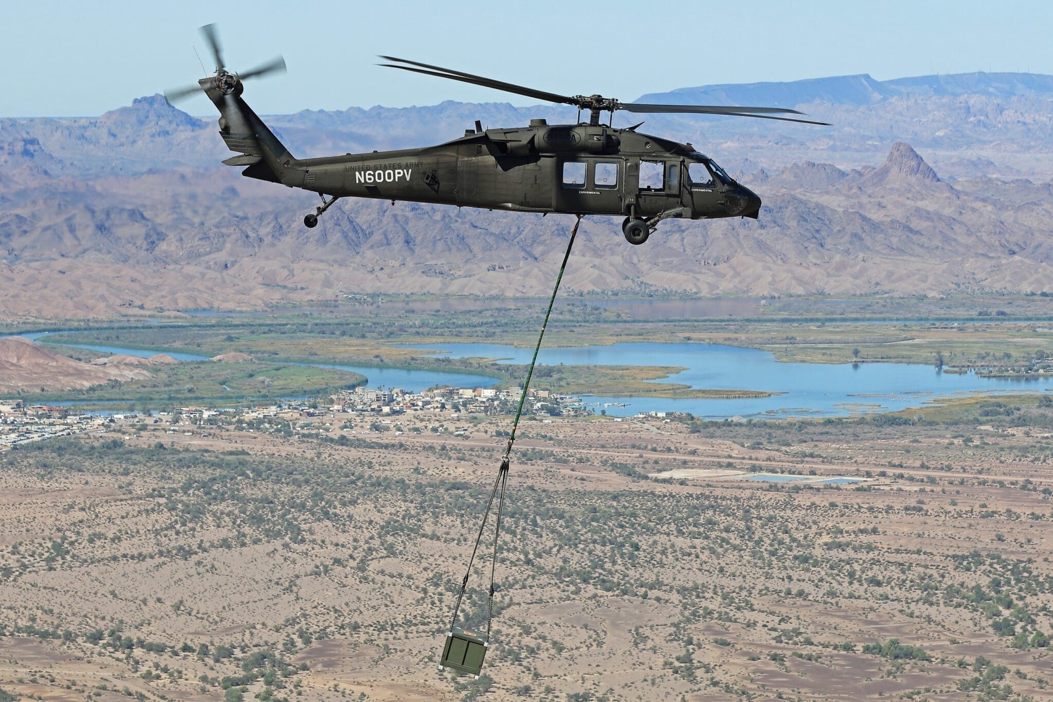 El primer helicóptero Black Hawk autónomo demostró sus capacidades al ...