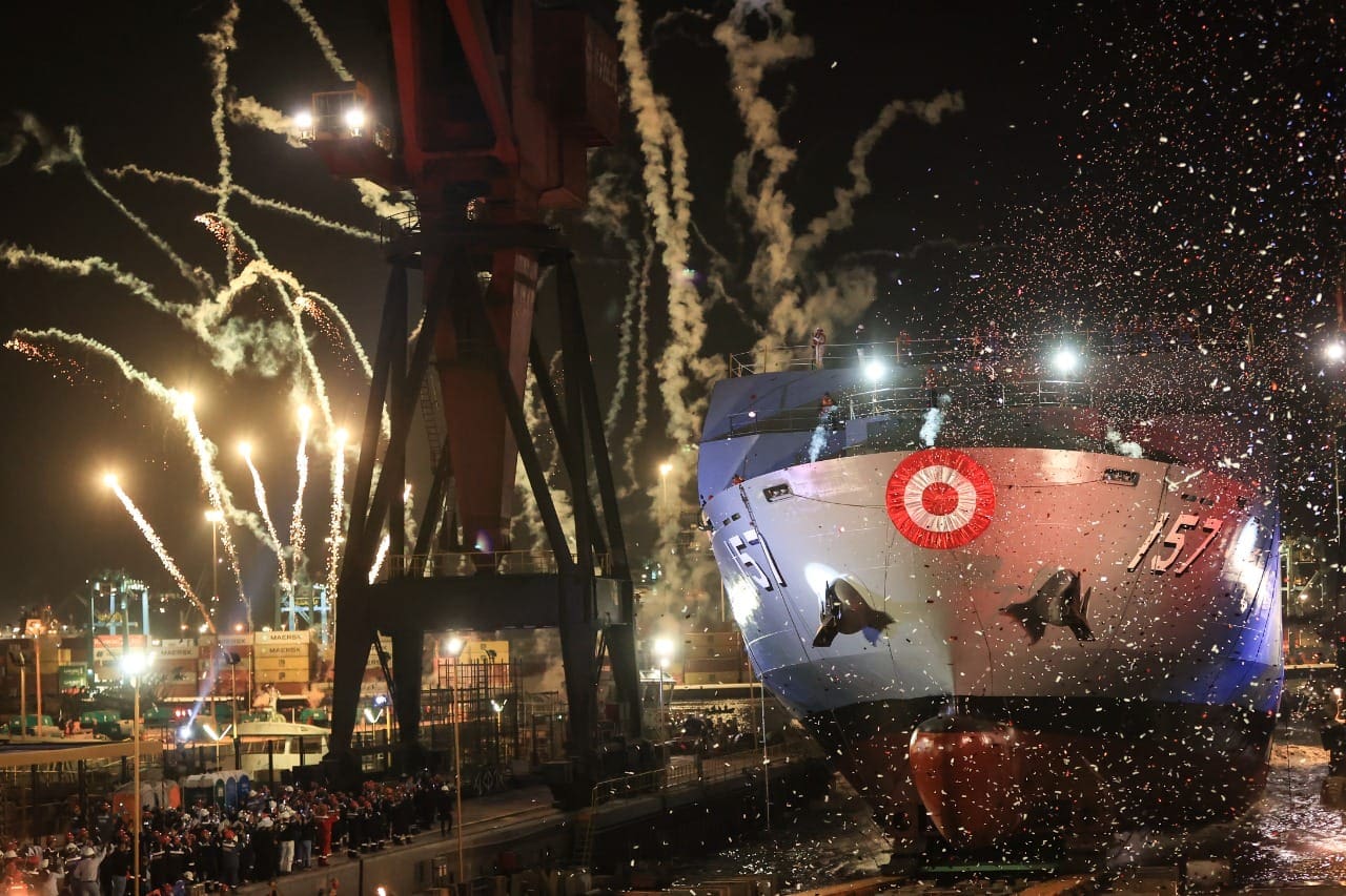 Perú botó su segundo buque LPD: el B.A.P. Paita