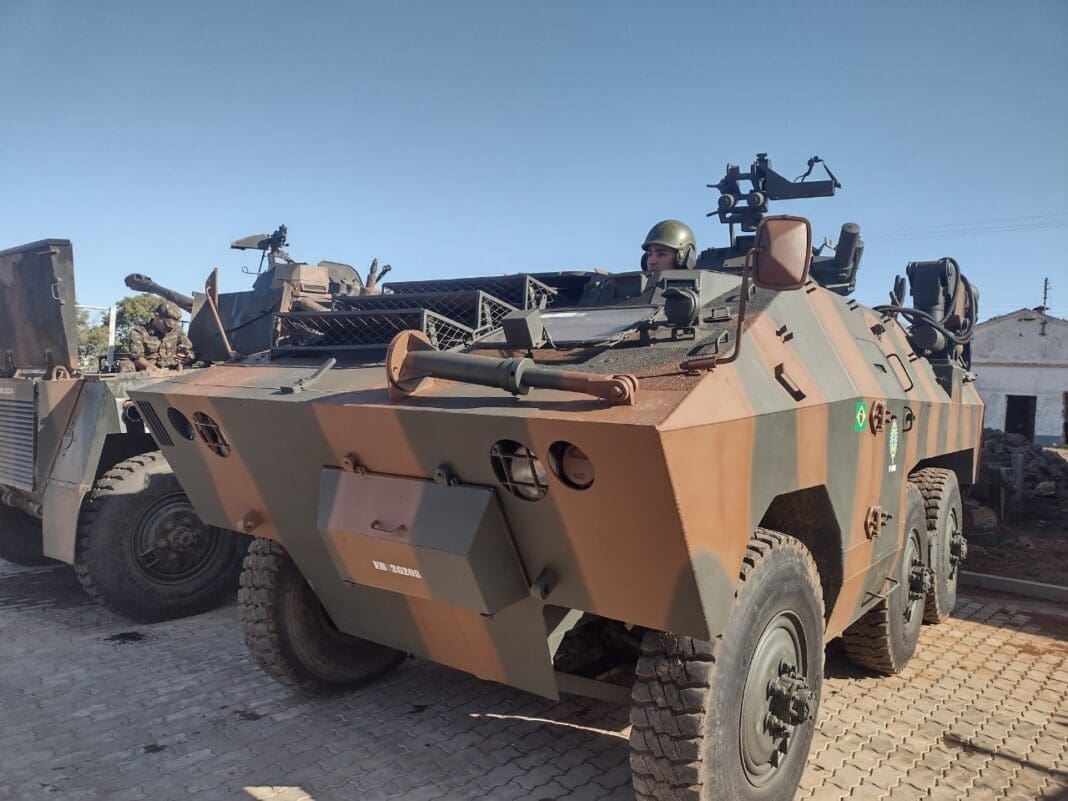 El Ejército Brasileño entregará 21 vehículos blindados a Uruguay