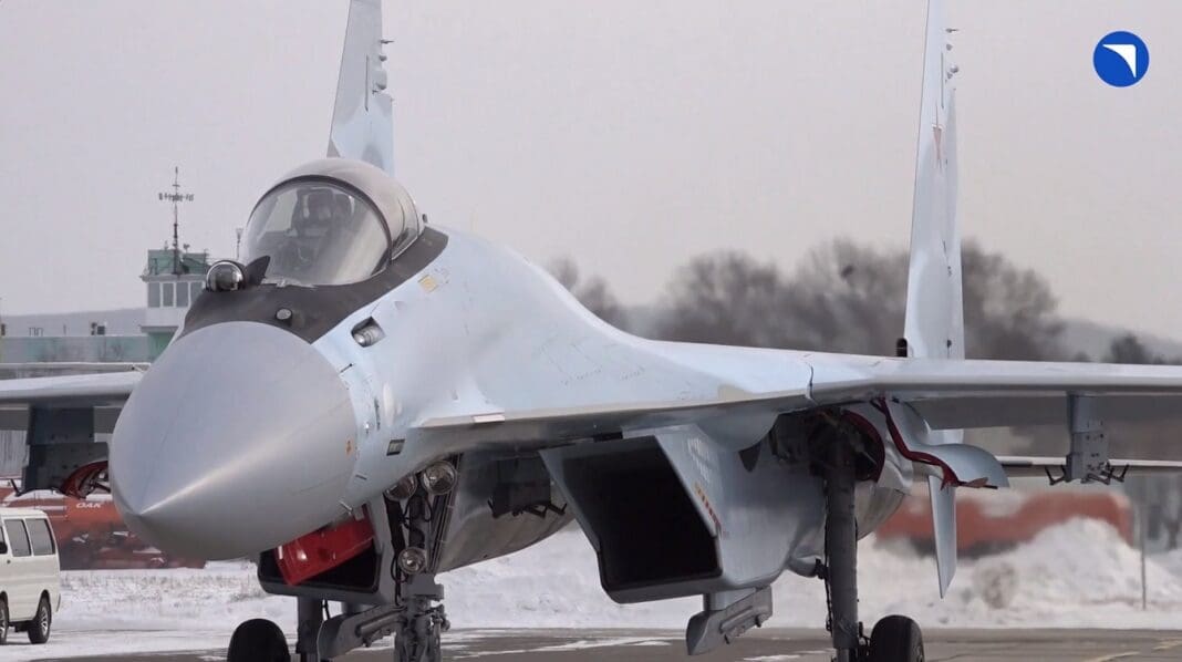 F-35A Lightning II de la USAF interceptan bombarderos y cazas rusos