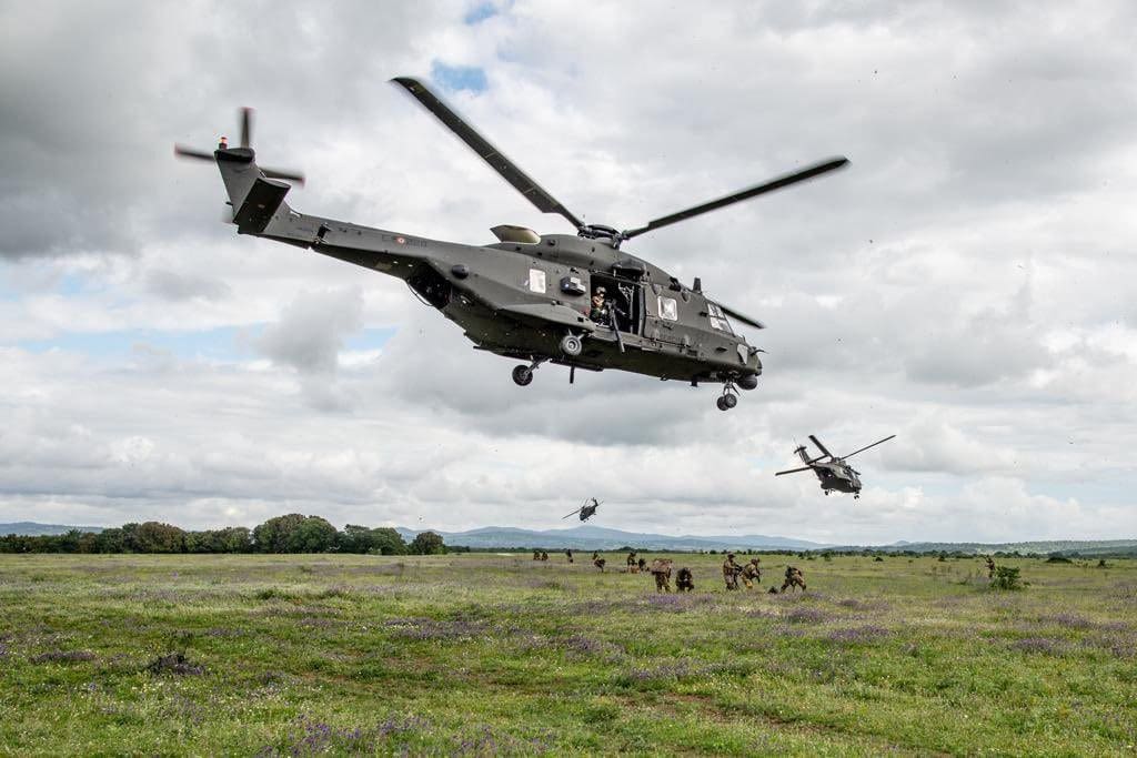 Italia recibe su último helicóptero UH-90A