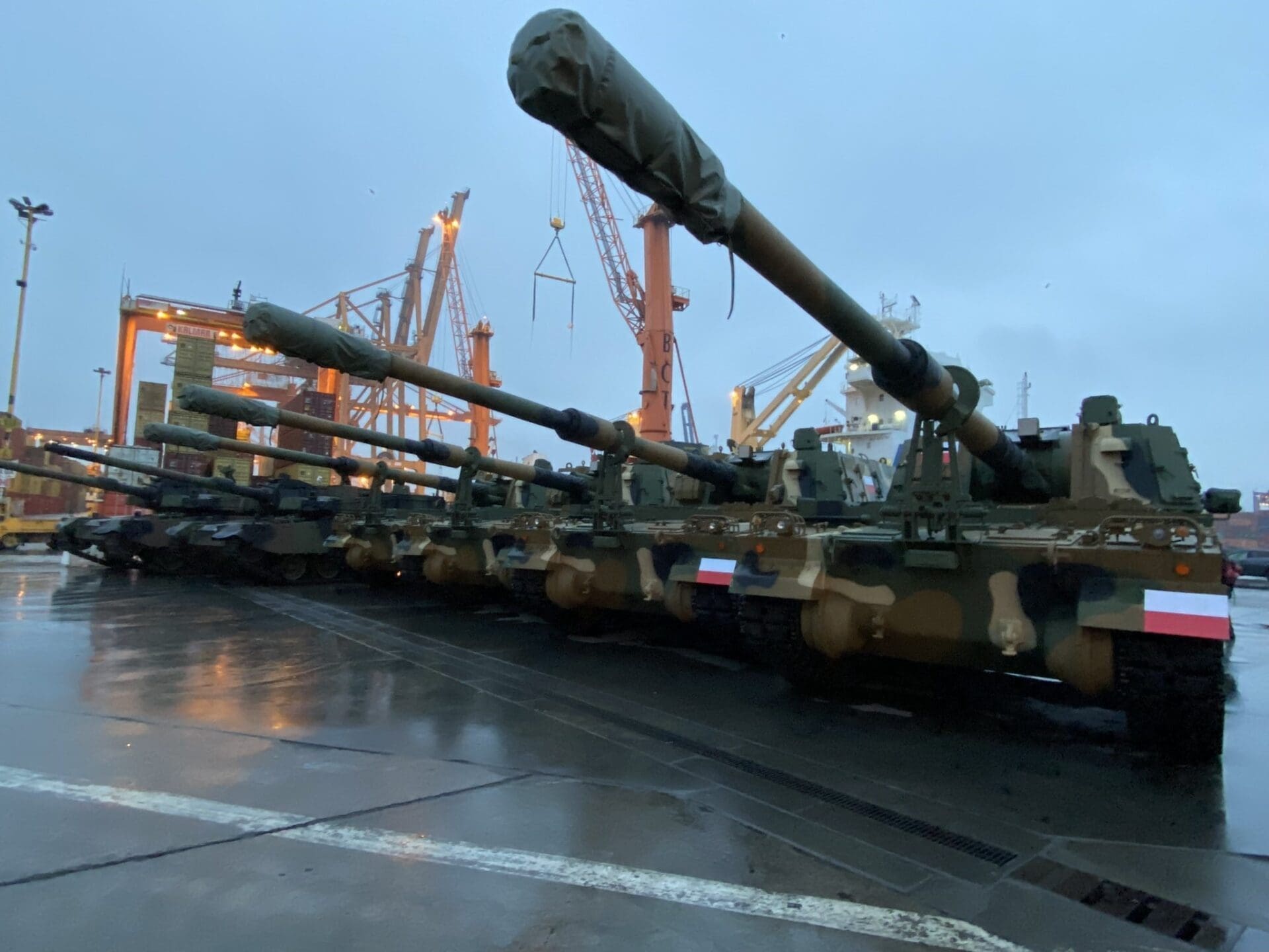 Arriba a Polonia el primer lote de tanques K2 Black Panther y VCA K9 Thunder