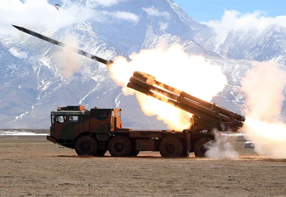 China demostró las capacidades de sus sistemas de artillería de largo alcance PHL-03