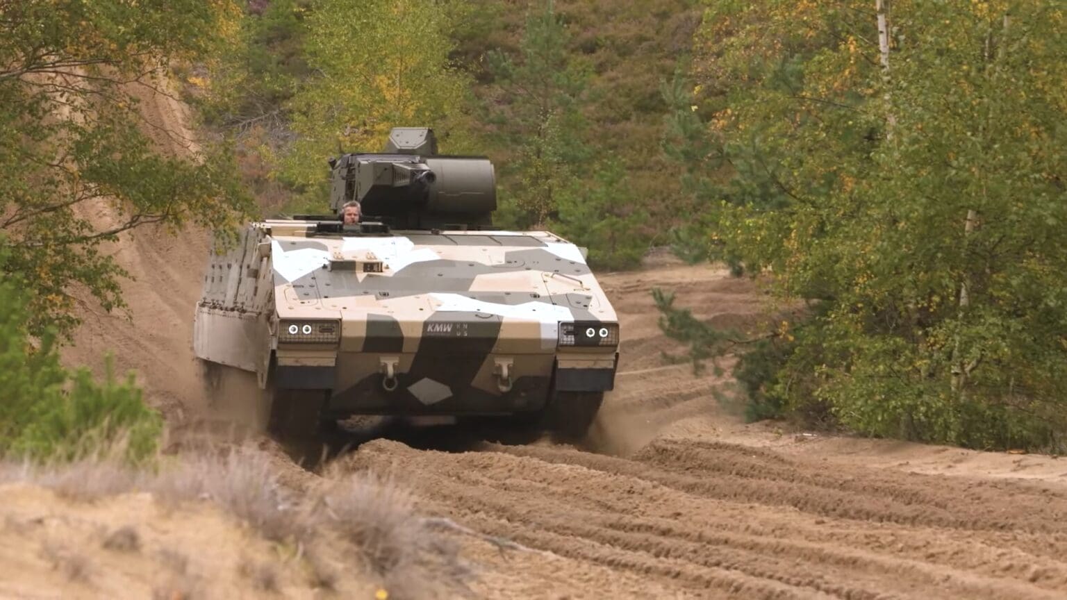 Krauss-Maffei Wegmann promociona la versión equipada con orugas de su vehículo blindado Boxer