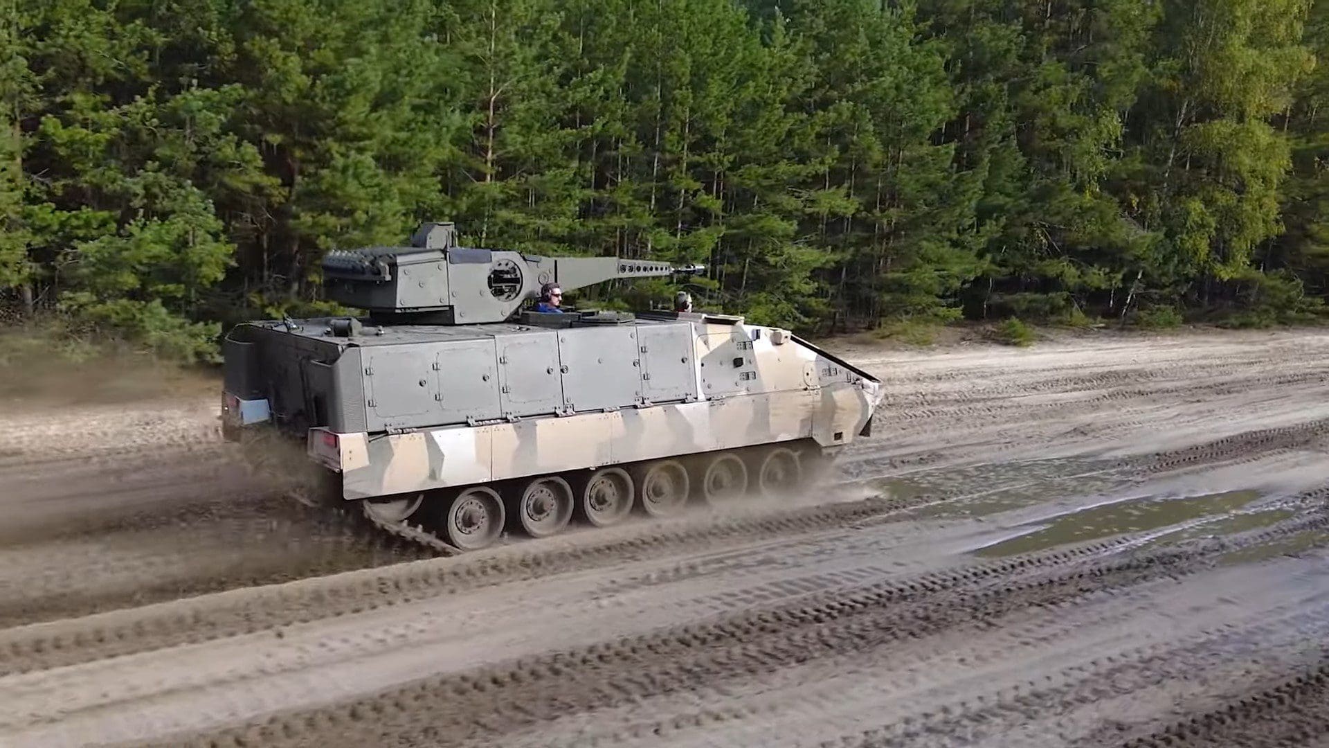 Krauss-Maffei Wegmann promociona la versión equipada con orugas de su ...