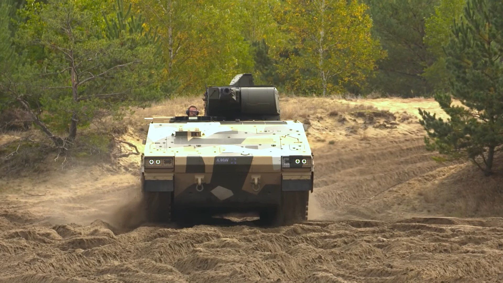 Krauss-Maffei Wegmann promociona la versión equipada con orugas de su ...