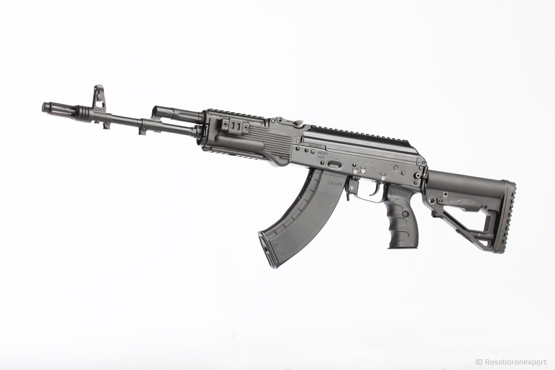 La India comienza la fabricación local del fusil de asalto ruso AK-203